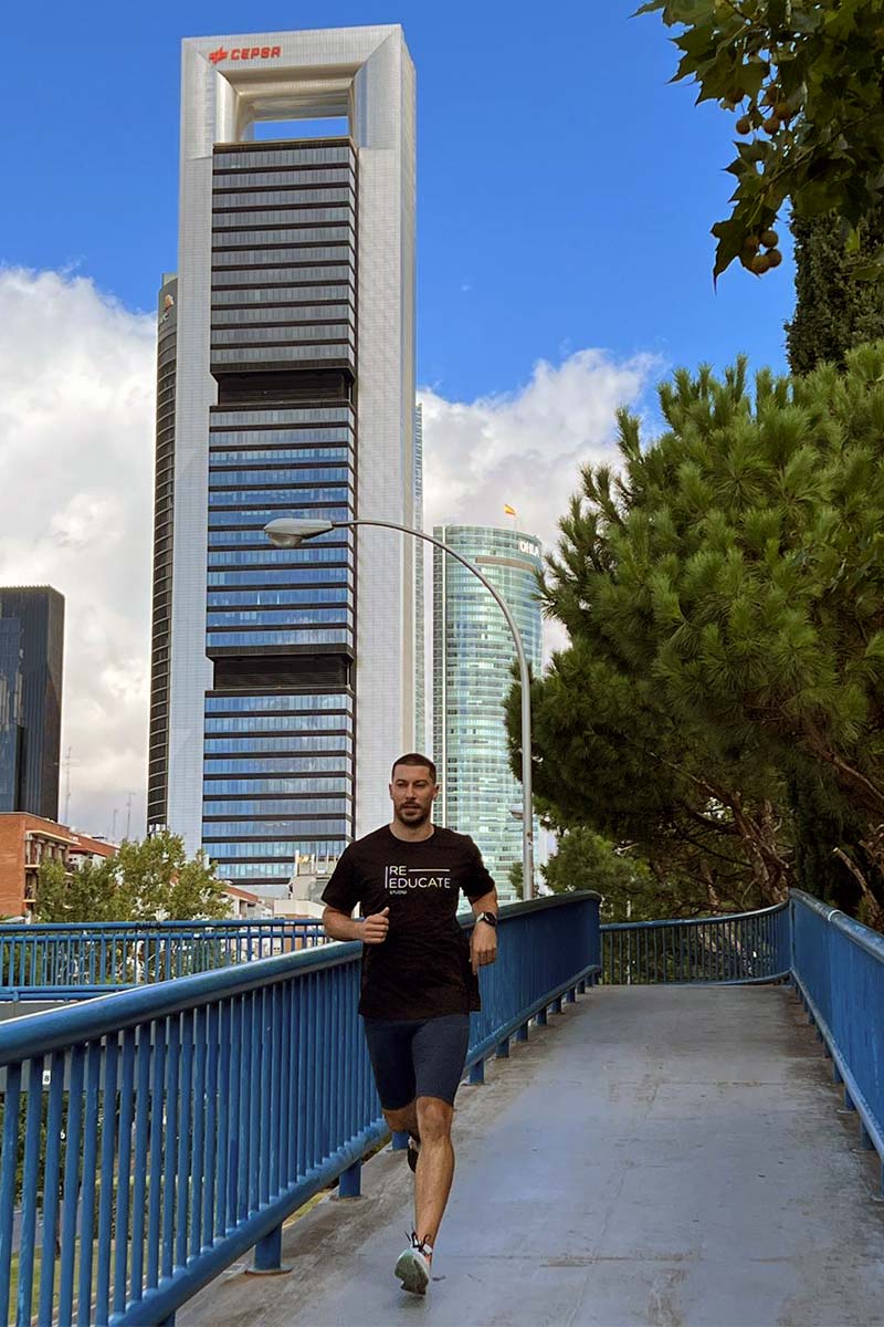 Corre con Re-Educate Studio - Re-Educate Studio